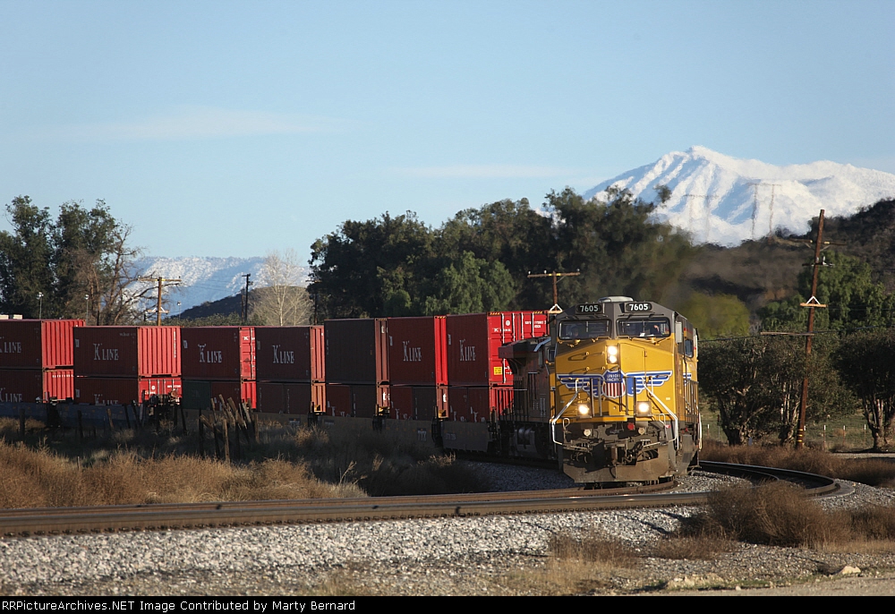 UP 7605 WB on Beaumont Hill